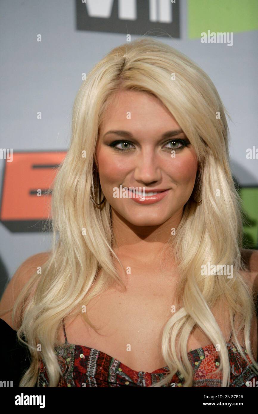 Singer Brooke Hogan arrives at the VH1 Big in '06 Awards in Culver City ...