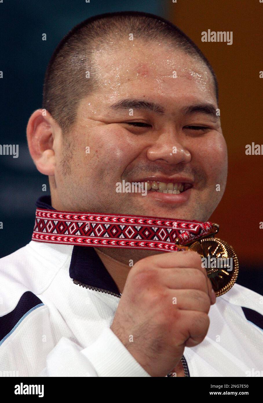 Japan's Yasuyuki Muneta celebrates with his gold medal for the Asian ...