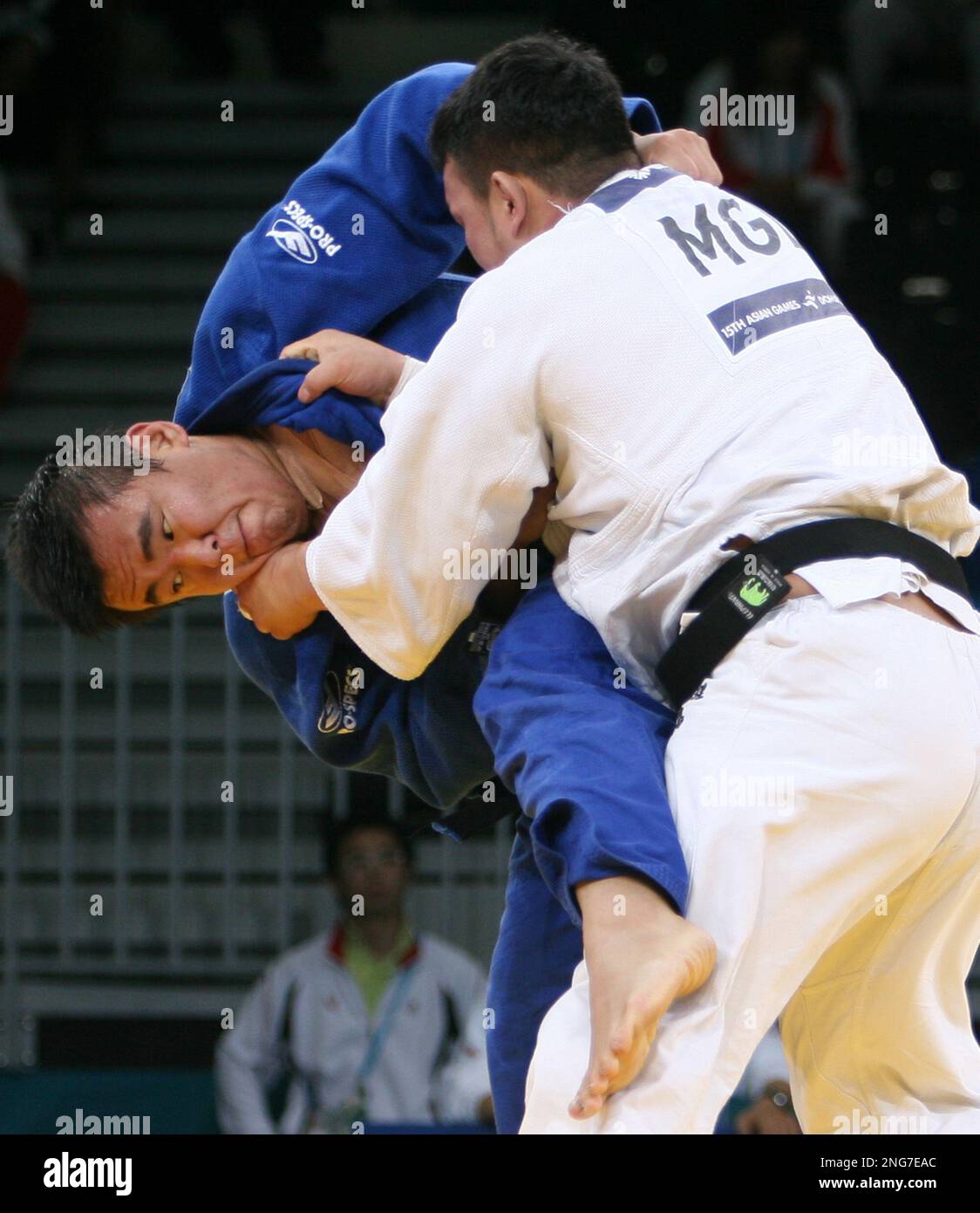 South Korea's Baeng Chul-sung, blue, pulls Mongolia's Naidan ...