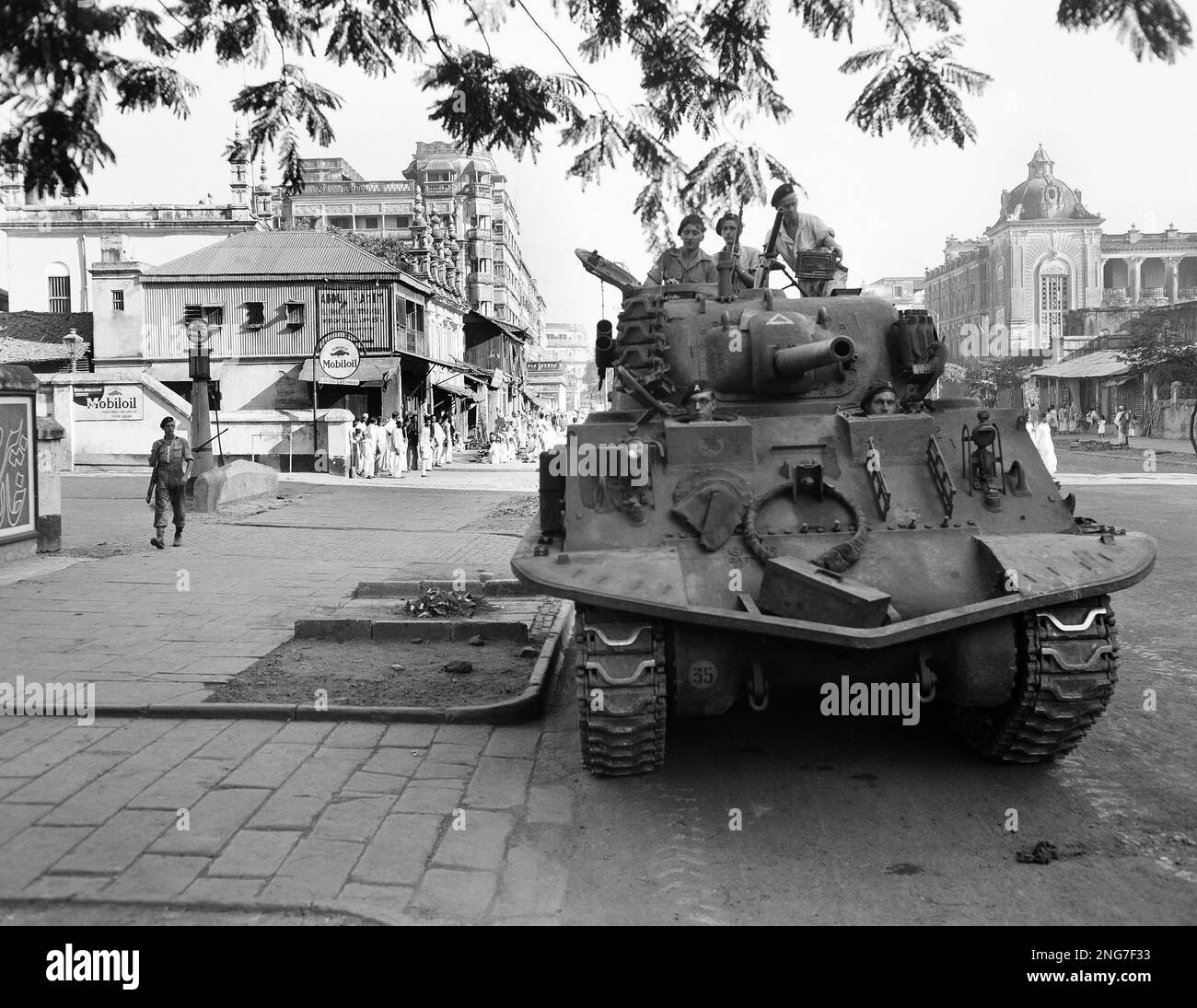 Troops of the British 25th dragoons man their tank on a street in ...