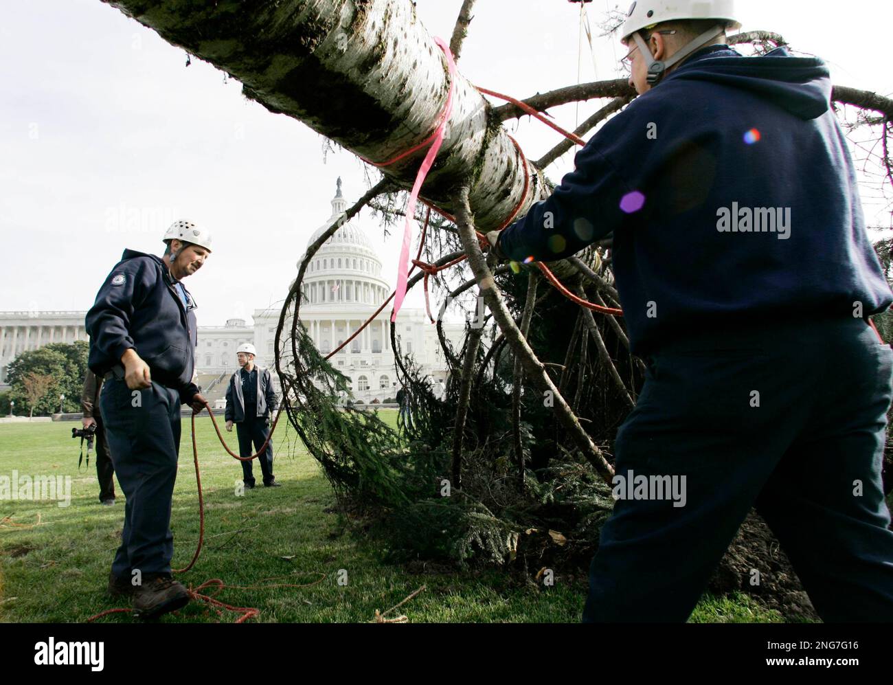 Buddy Paddy, left, and George Rollins, right, inspect the U.S. Capitol ...