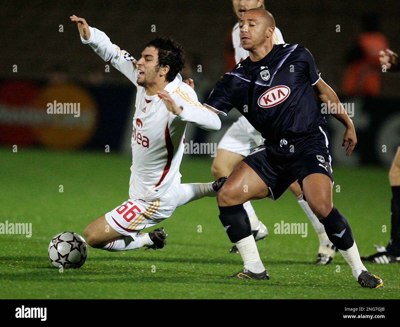 Bordeaux playerJulien Faubert, right, challenges for the ball with of ...