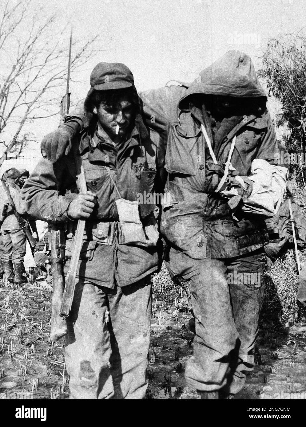 Wounded and weak through lack of food 12 American soldiers staggered ...