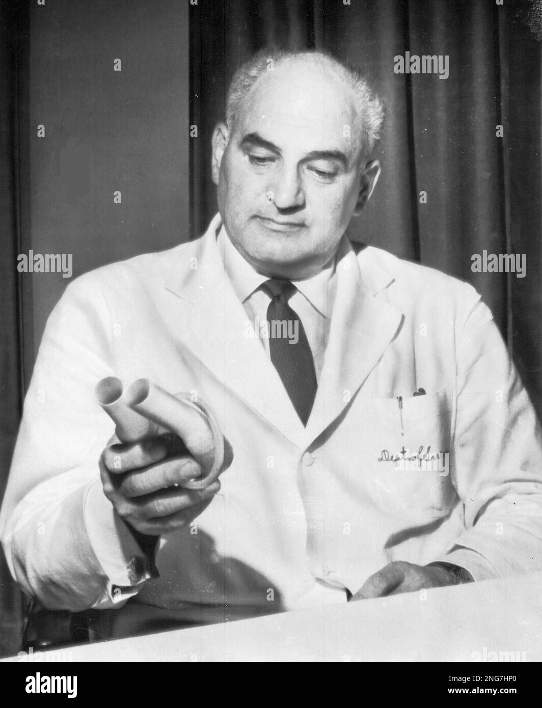 American heart specialist Dr. Adrian Kantrowitz displays a mechanical ...