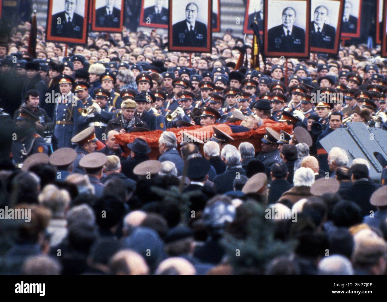 Communist party leaders and the Soviet state carry the coffin of their ...