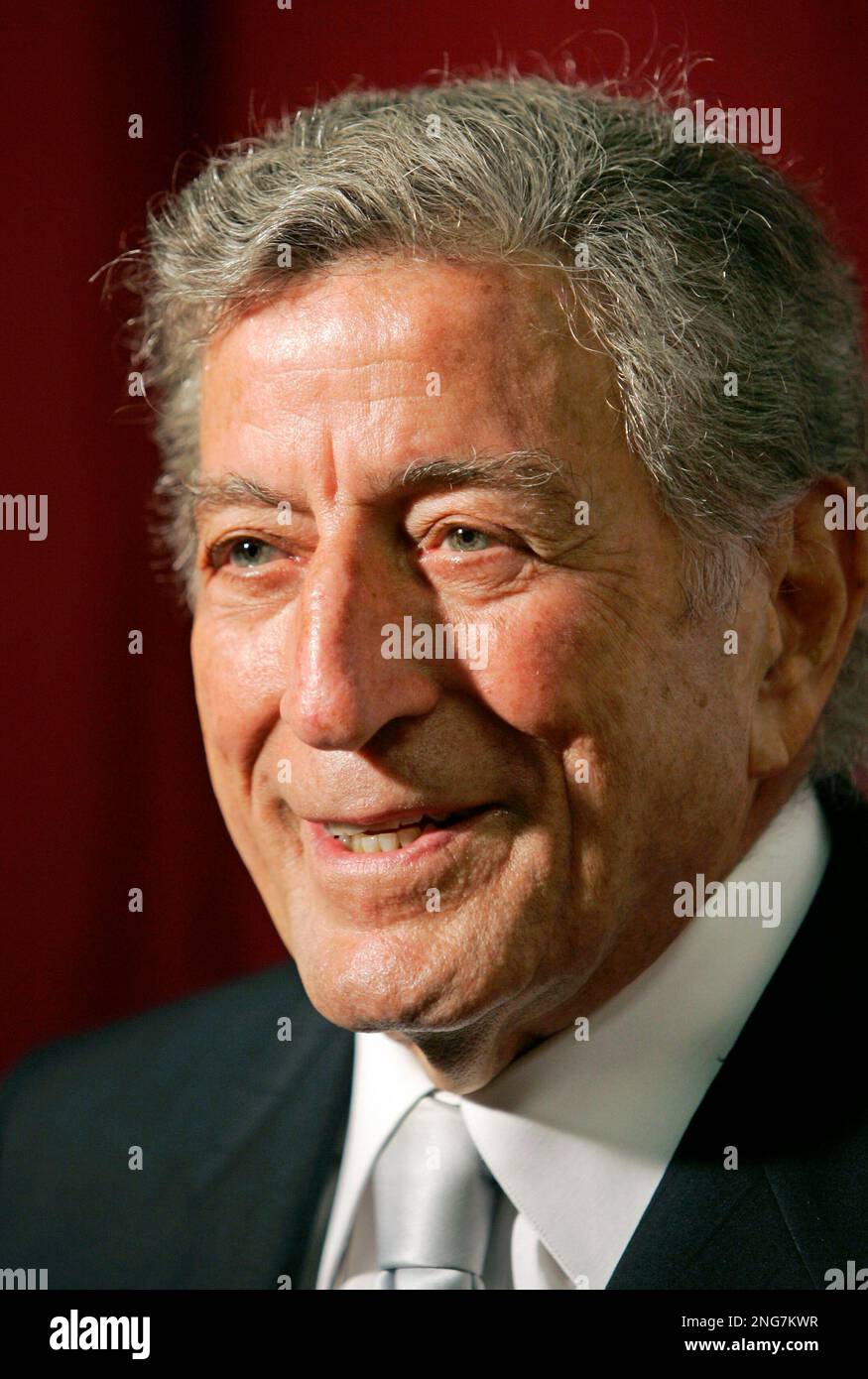 Singer Tony Bennett poses as he arrives at Singers and Songs Celebrate ...