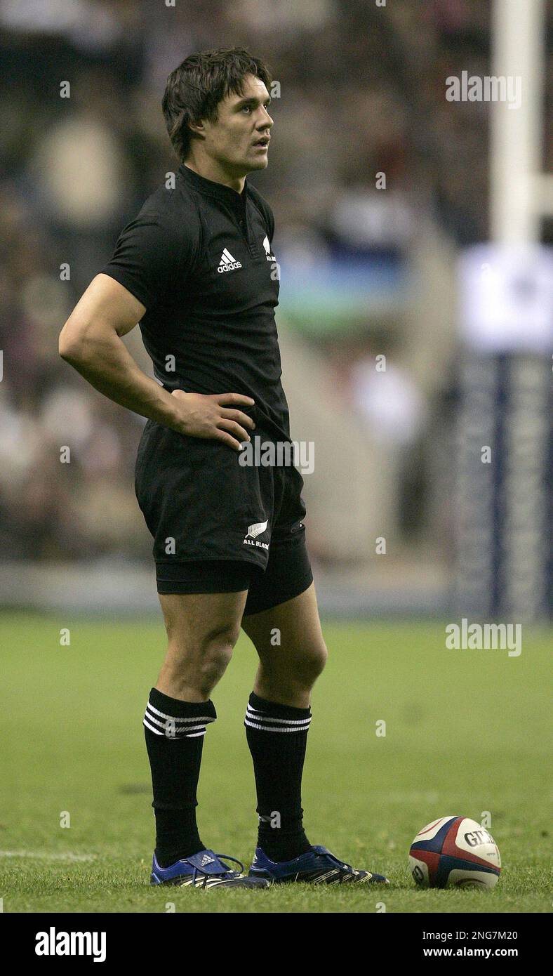 New Zealand's Dan Carter waits to take a penalty kick against England ...
