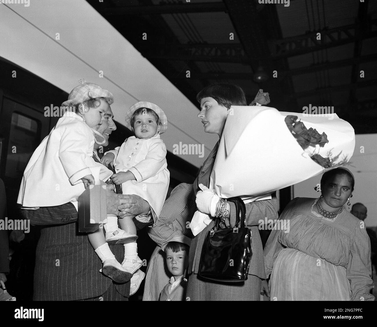 Actress Ingrid Bergman and her three children get a warm welcome in ...