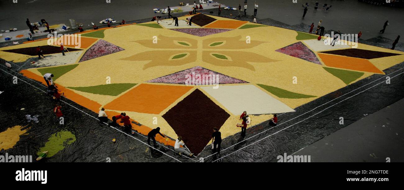 School children from across the UK celebrate this years Diwali festival ...