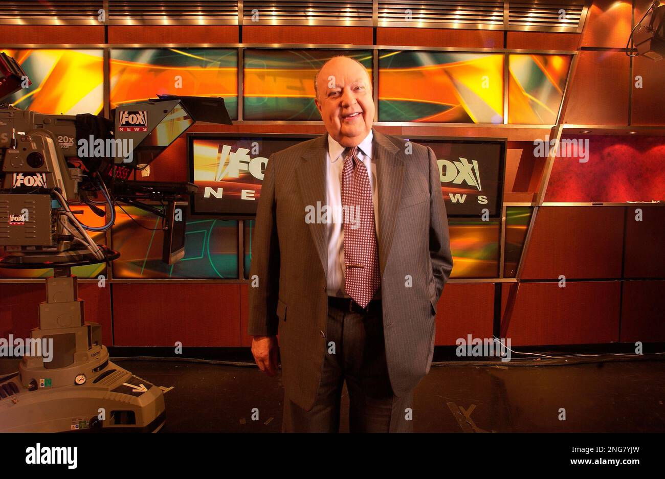 Fox News CEO Roger Ailes poses at Fox News in New York , Sept. 29, 2006 ...