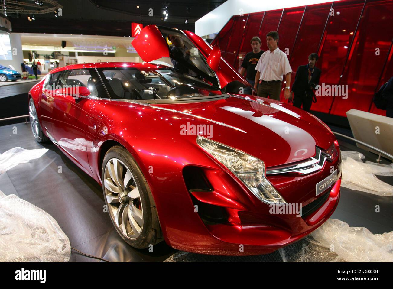 People look at the Citroen Metisse concept car at the Auto show in ...