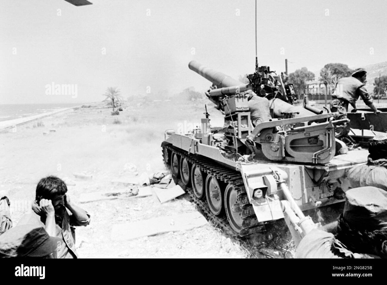 Israeli troops cover their ears as they fire their M-110 American-made ...