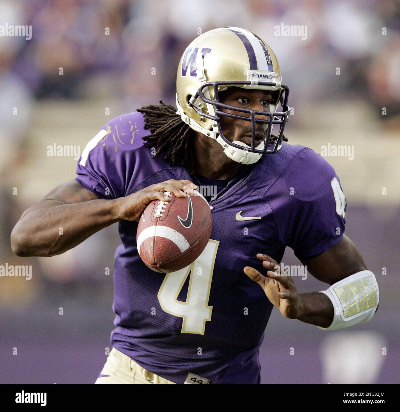 Washington quarterback Isaiah Stanback drops back to pass in the second ...