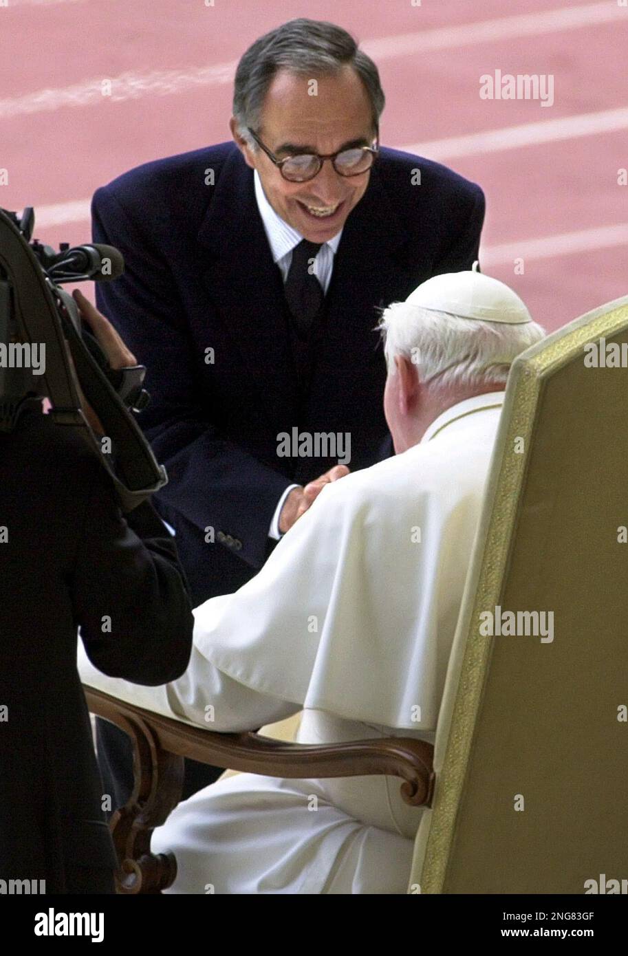 CONI (Italian Olympic Committee) president Franco Carraro shakes Pope ...