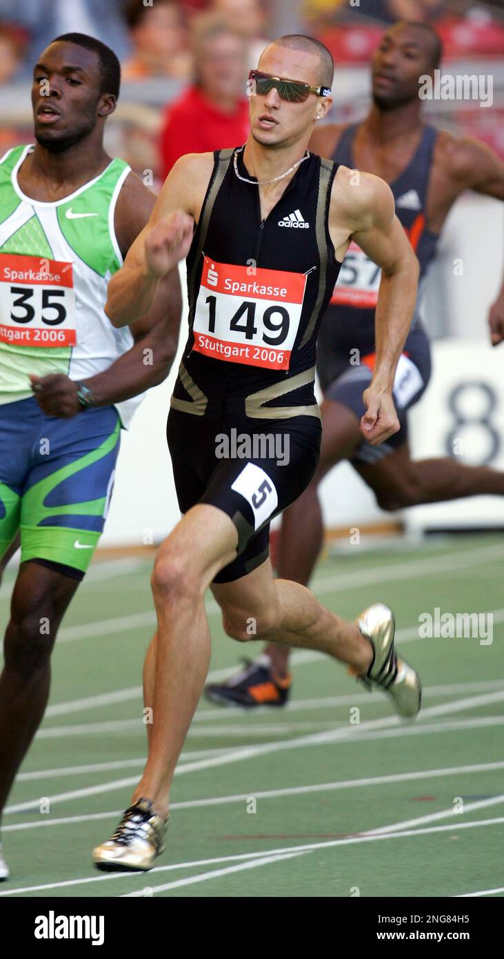United States' Jeremy Wariner runs to winning the Men's 400 metres ...
