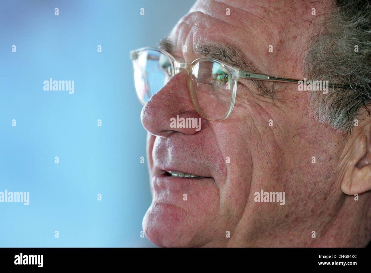 U.S. director and actor Sydney Pollack poses for the press before a ...
