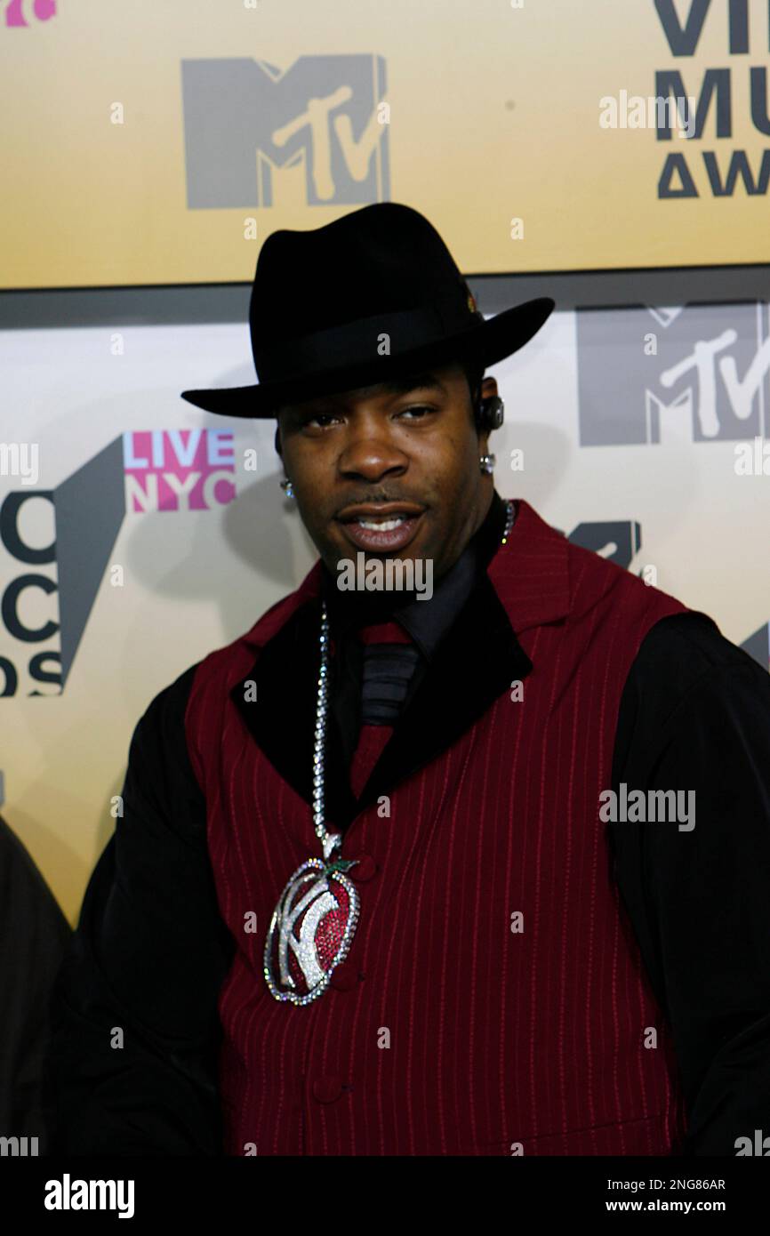 Rapper Busta Rhymes arrives at the 2006 MTV Video Music Awards in New ...