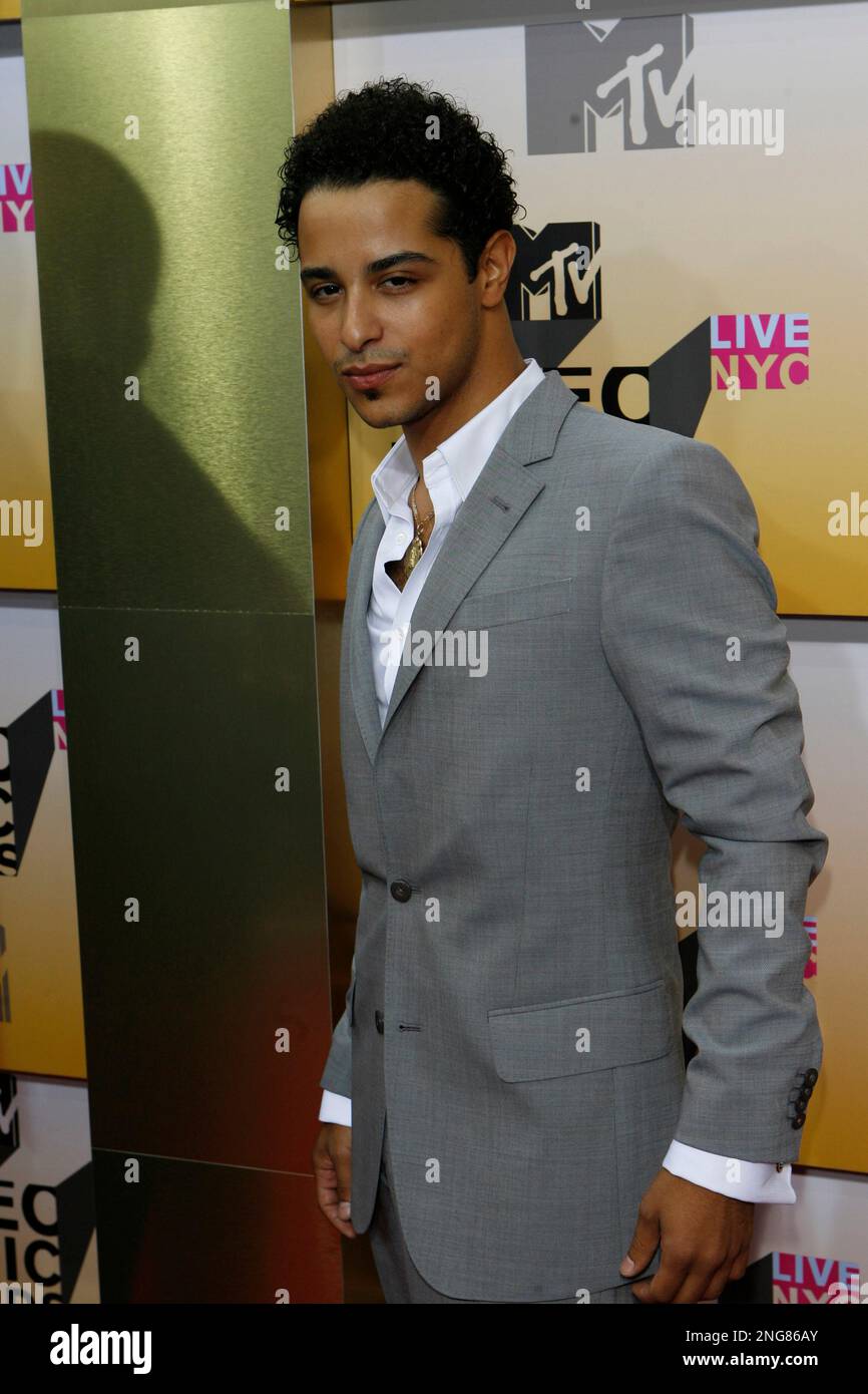 Singer Mario Vasquez arrives at the 2006 MTV Video Music Awards in New ...