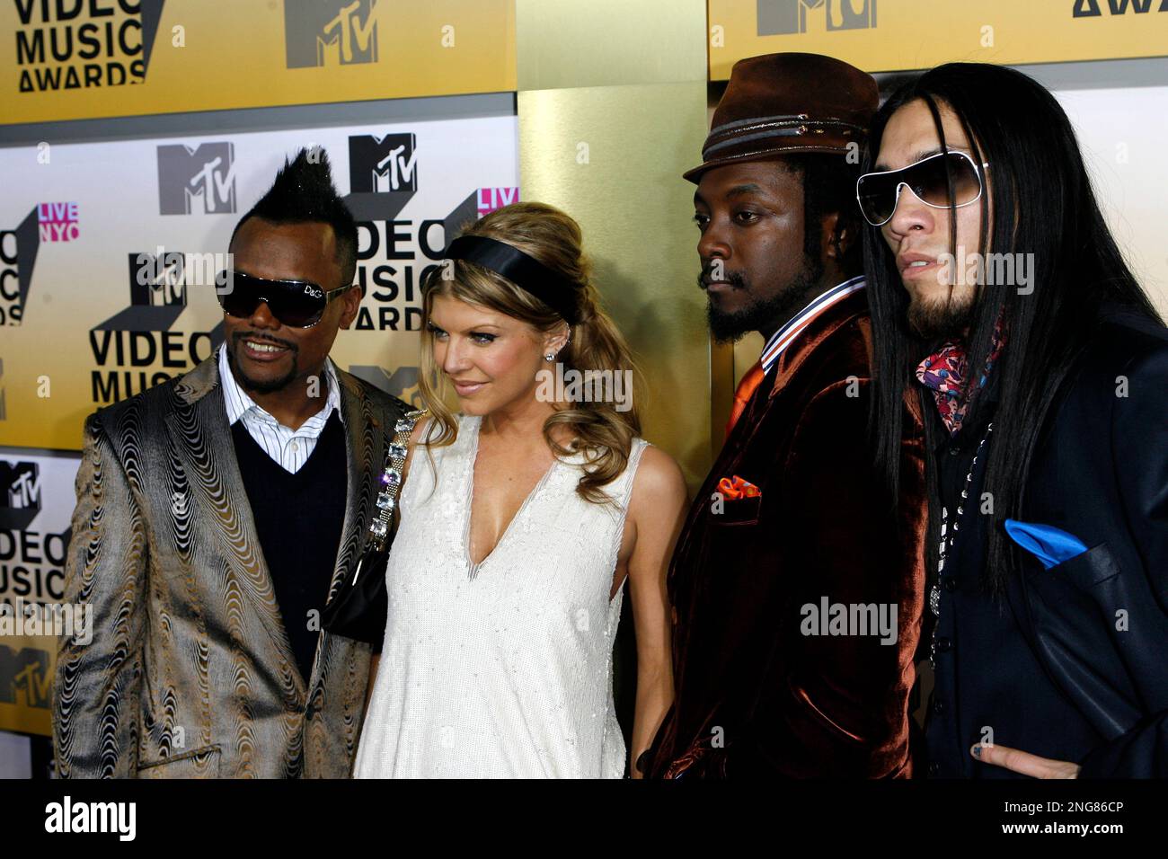 The Black Eyed Peas arrives at the 2006 MTV Video Music Awards in New ...