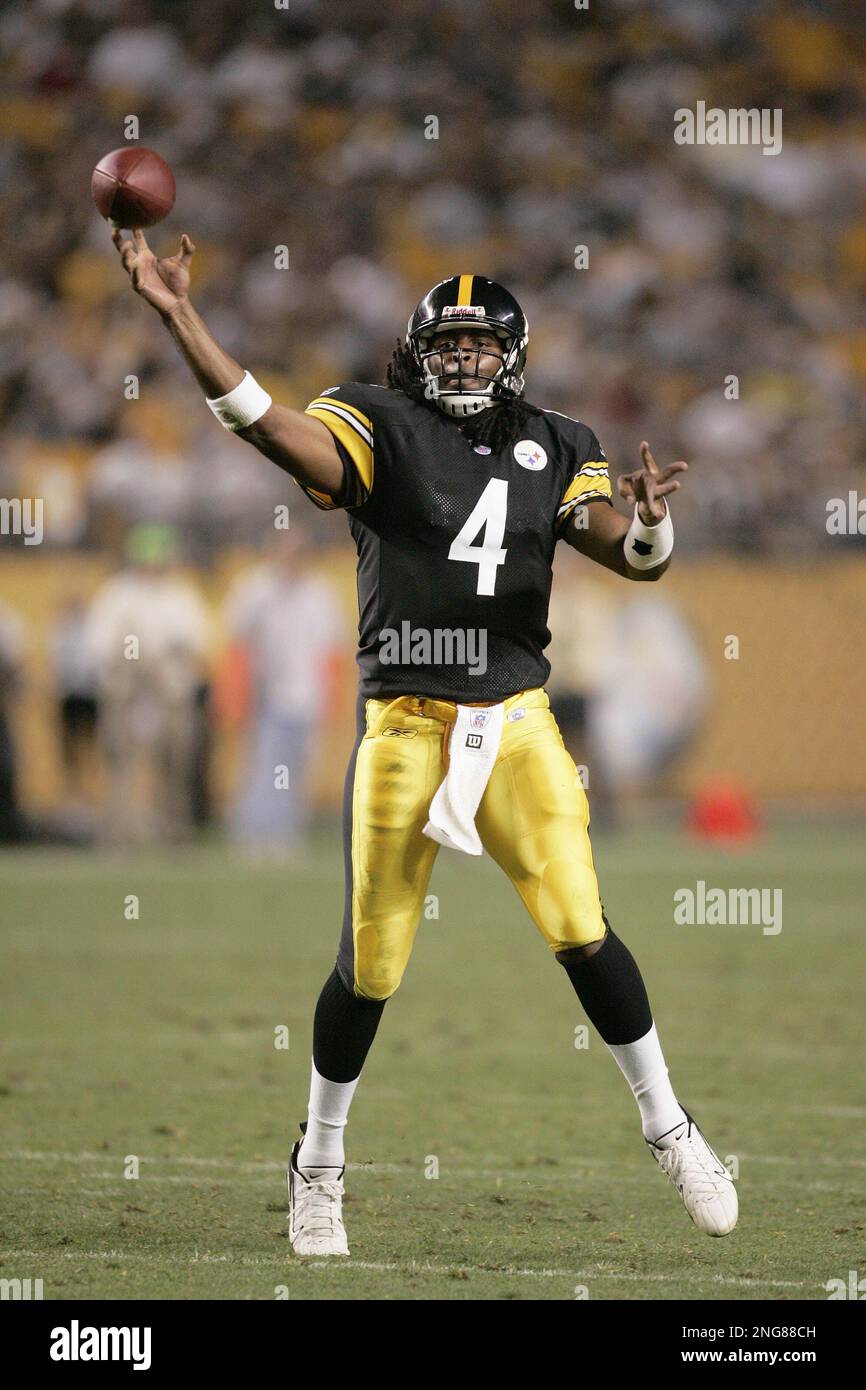 Pittsburgh Steelers quarterback Omar Jacobs passes in the pre-season ...