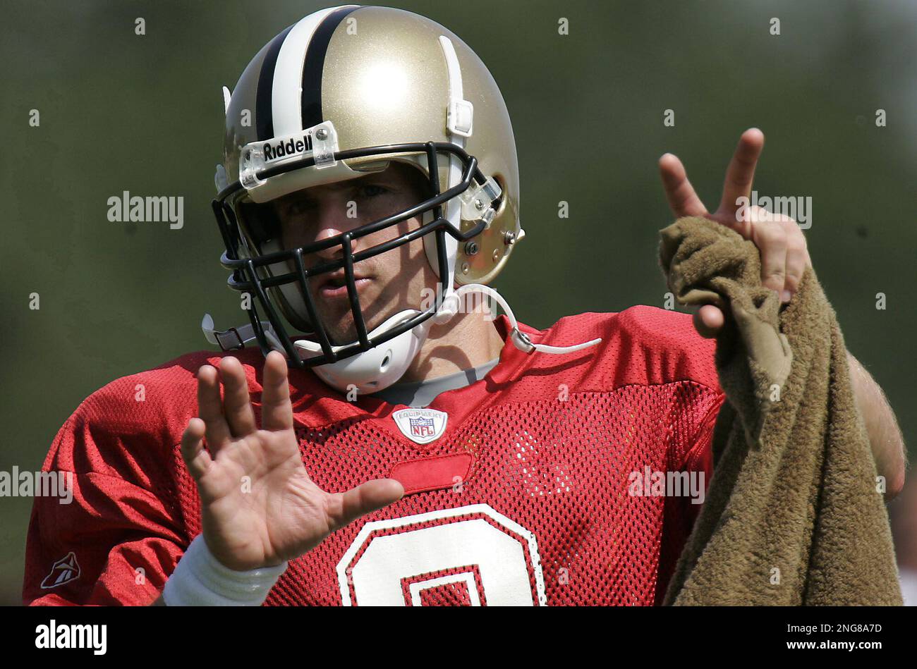 New Orleans Saints quarterback Drew Brees gestures during practice ...