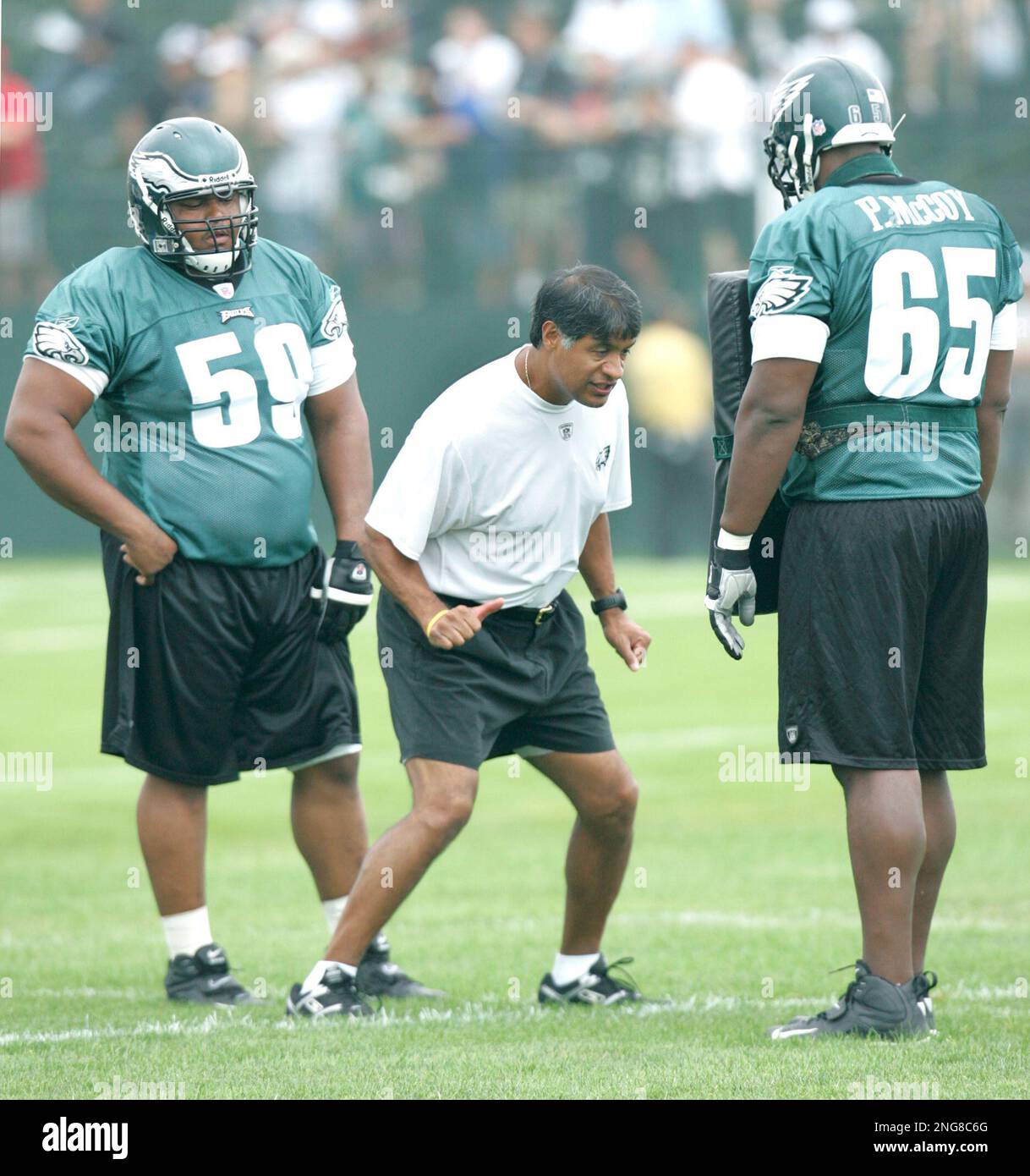 Philadelphia Eagles offensive line coach Juan Castillo gets between ...