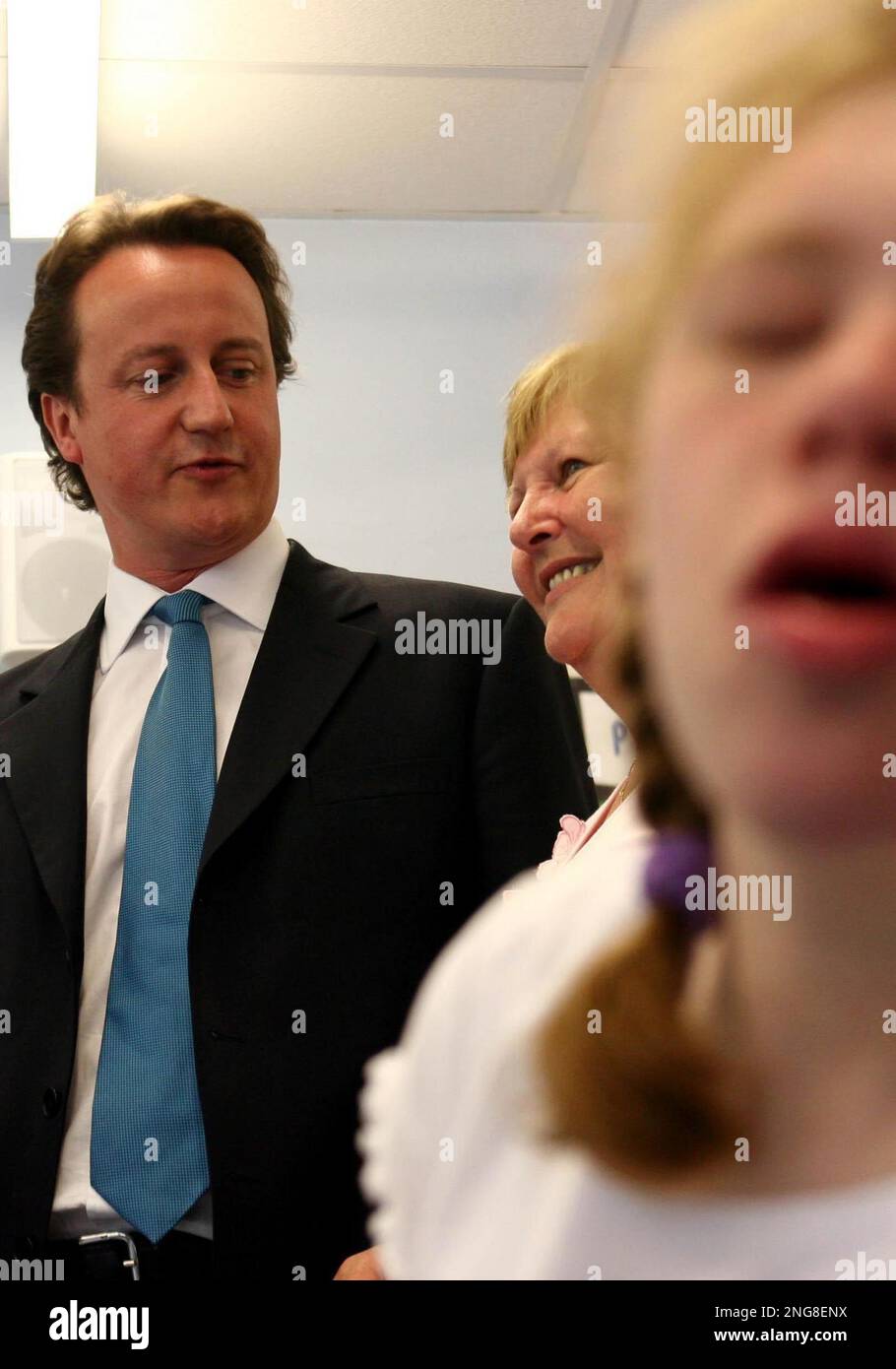 David Cameron meets class tutor Louise Price (centre) and pupil Hayley ...