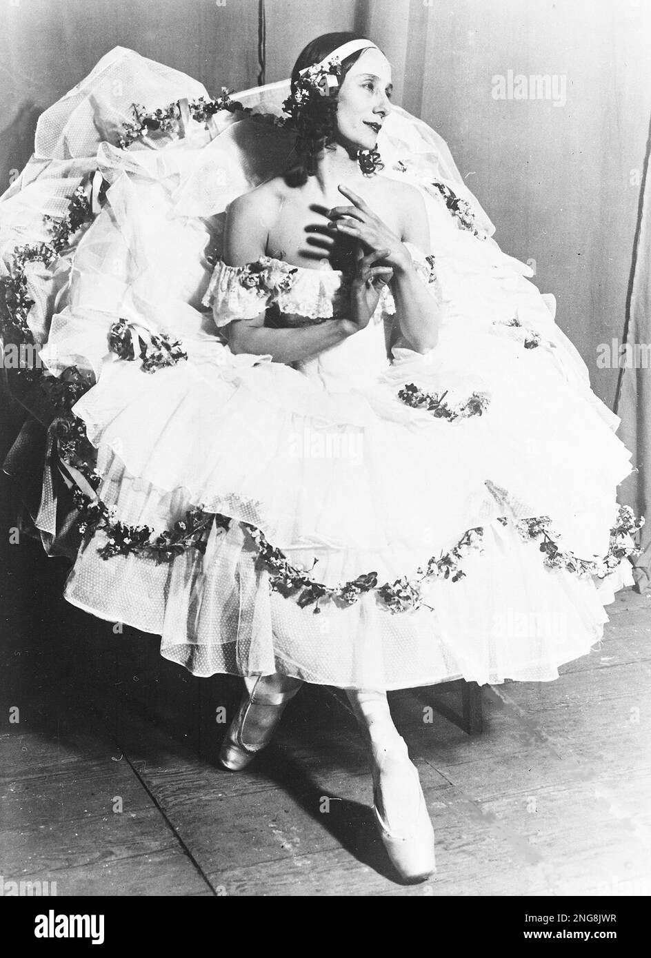 File photo of the Russian ballet dancer Anna Pavlova circa 1925. (AP ...