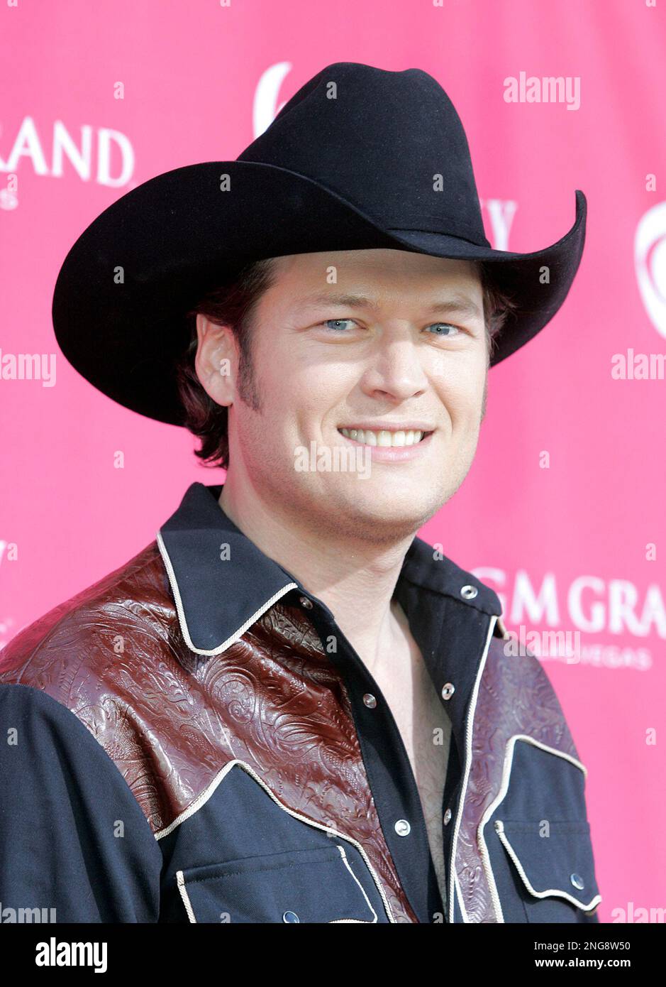 Country singer Blake Shelton poses for photographers as he arrives for ...
