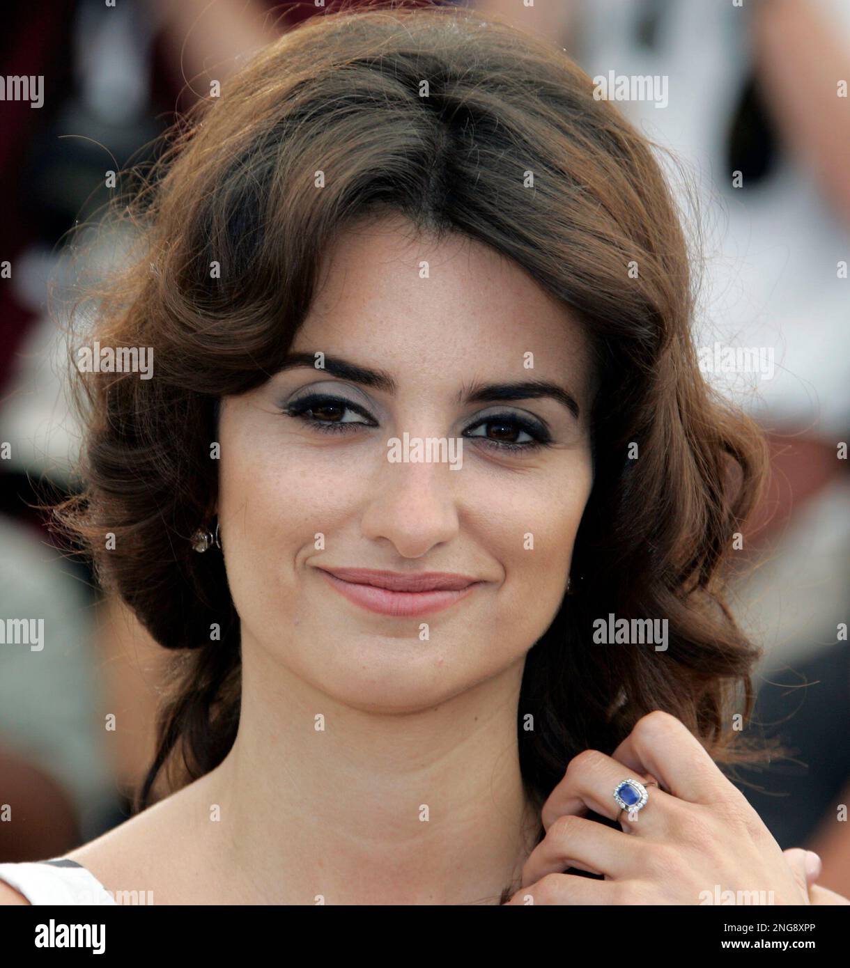 Actress Penelope Cruz poses during a photo call for the film "Volver ...