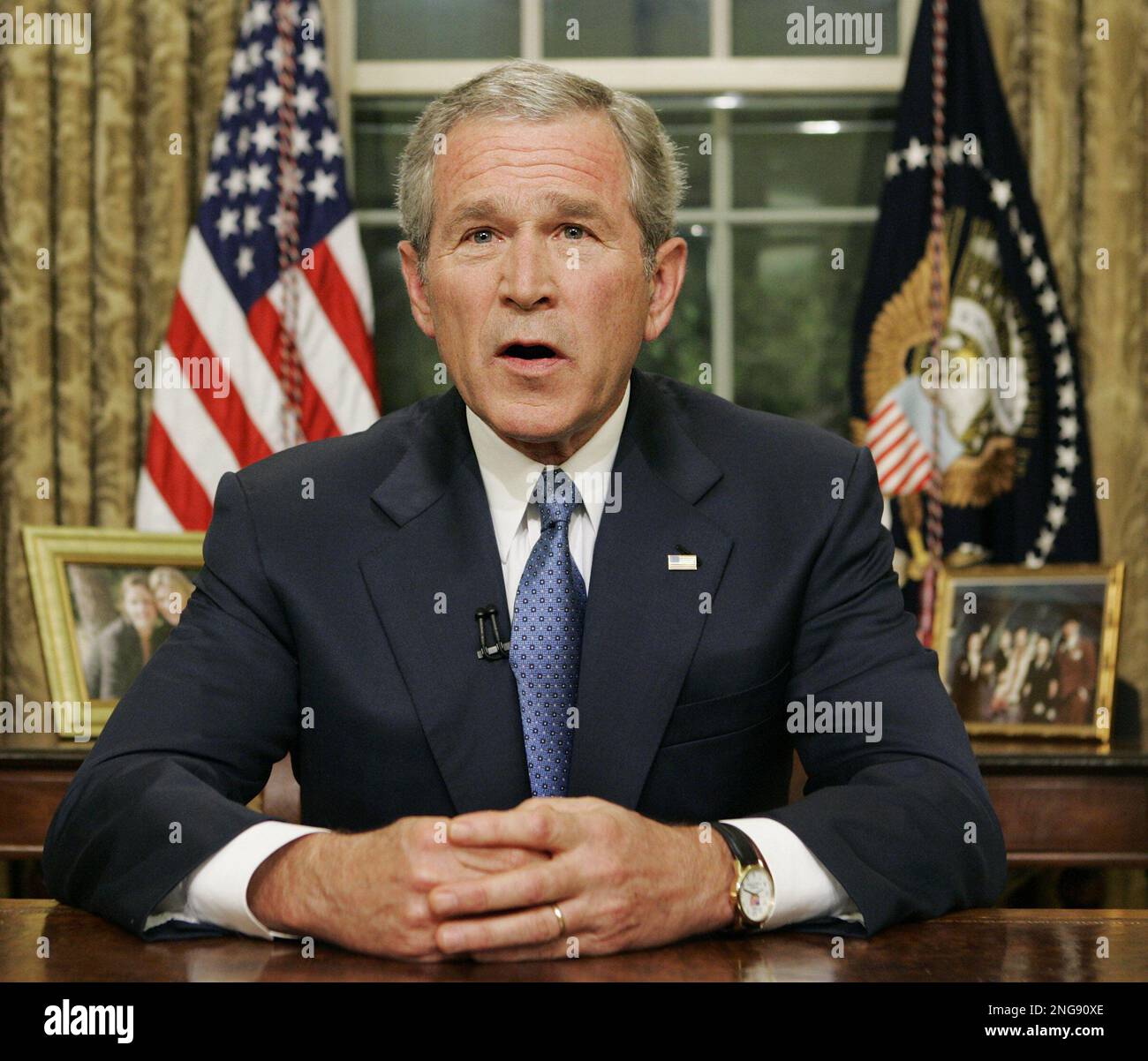 President Bush poses for photographers, Monday, May 15, 2006, after ...