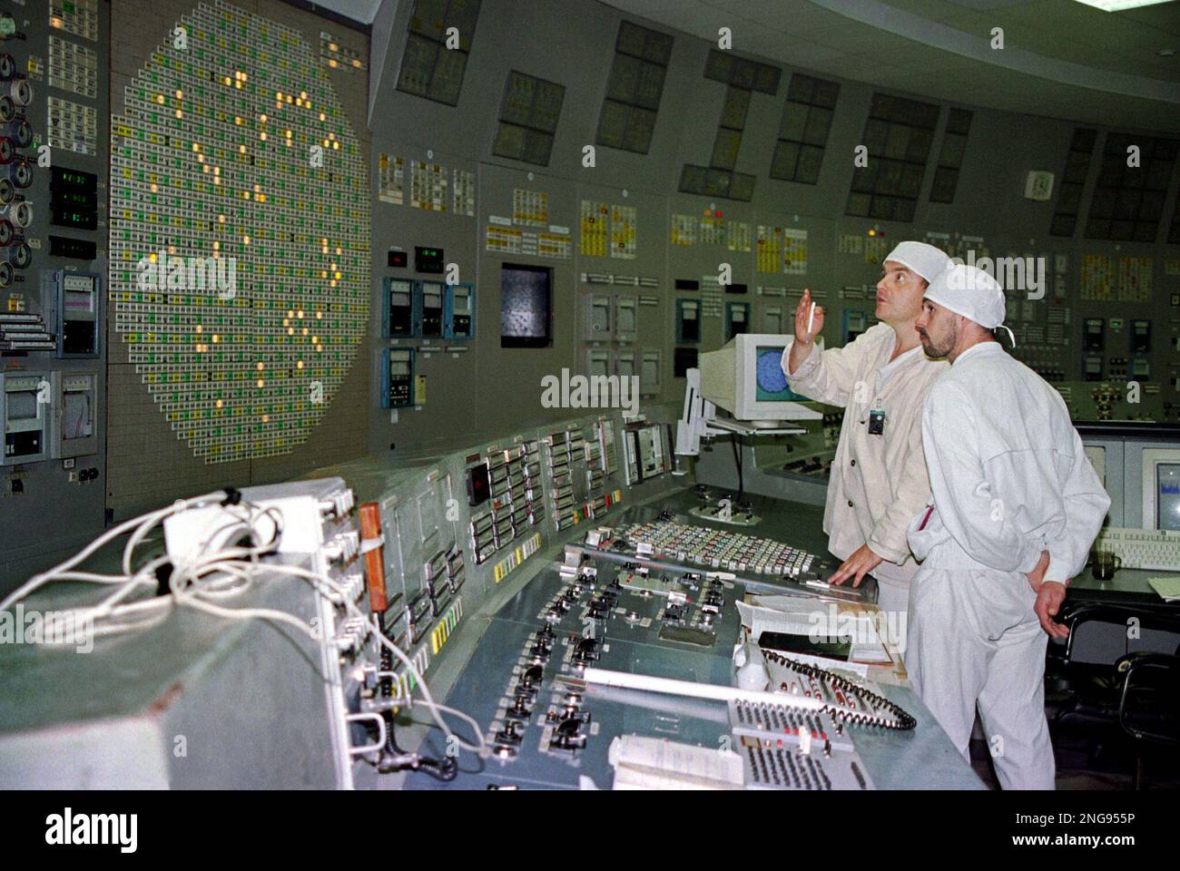 ** FILE ** Engineers test a reactor's control panel at the Chernobyl ...