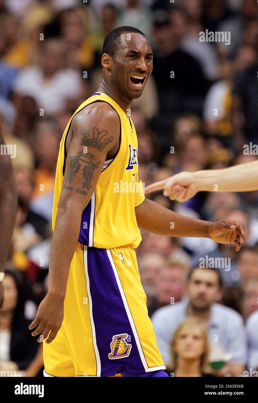 Los Angeles Lakers' Kobe Bryant yells at a referee as he reacts to a ...