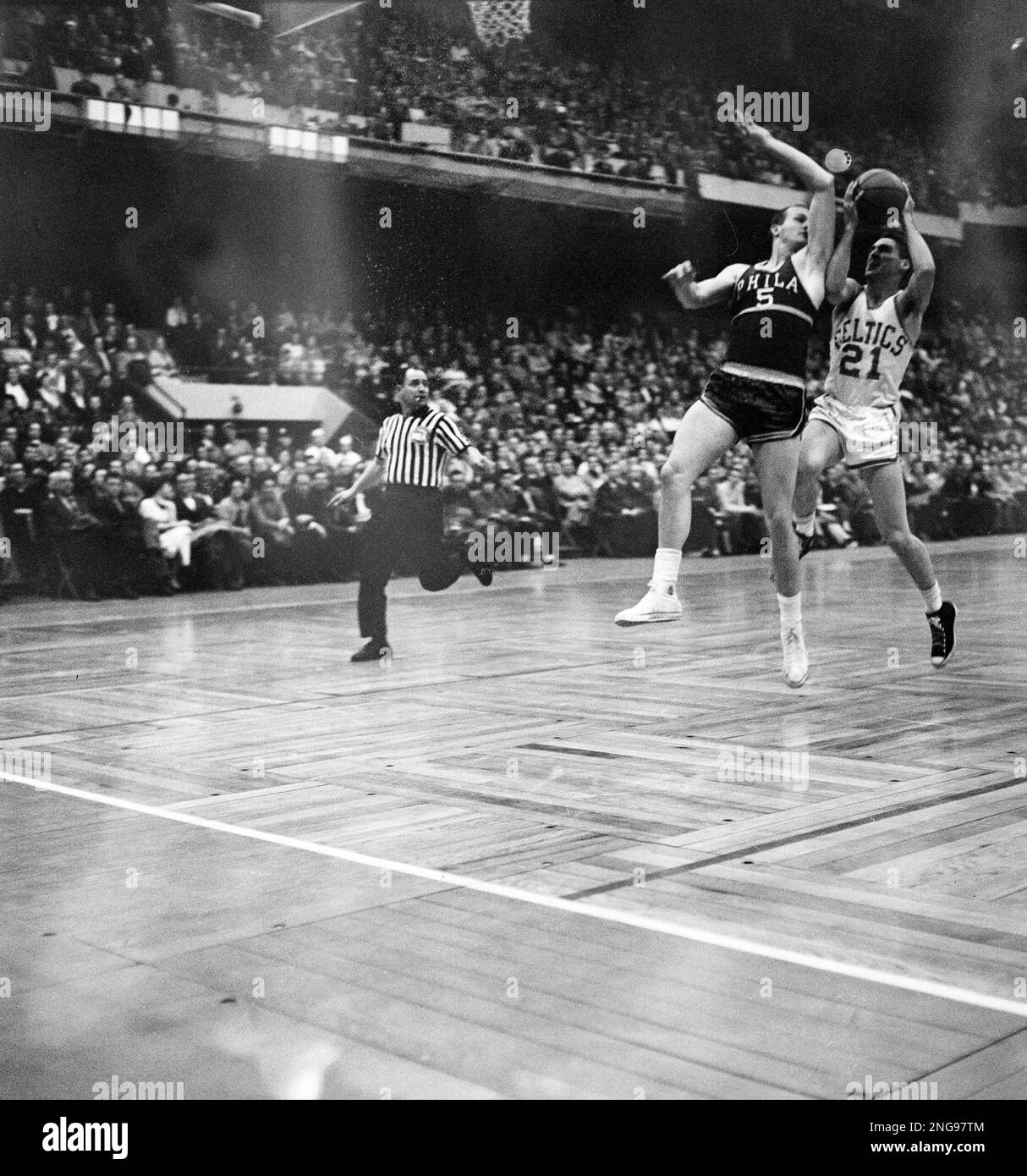 Bill Sharman, Boston Celtics' player, attempts shot for basket as Guy ...