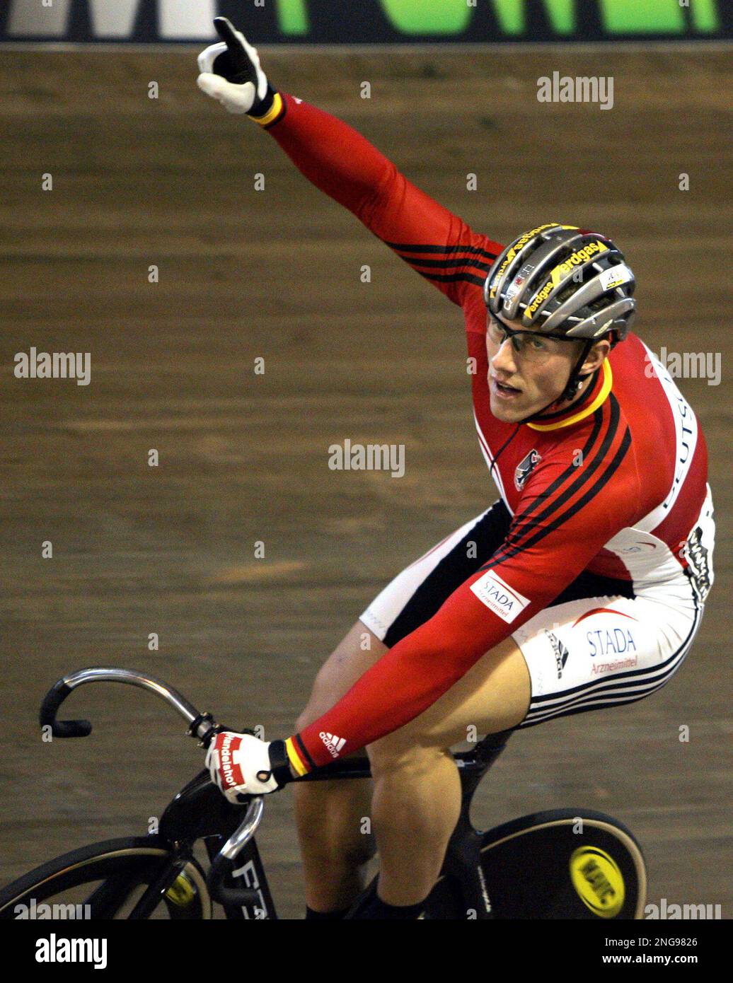 Germany's Stefan Nimke celebrates after finishing third during the men ...