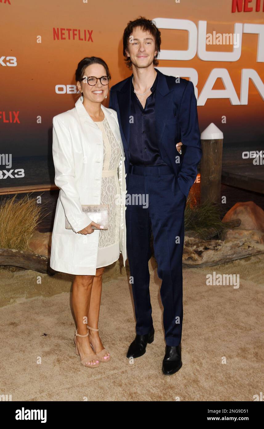 LOS ANGELES, CALIFORNIA - FEBRUARY 16: (L-R) Jodi Ballard Hutto and ...