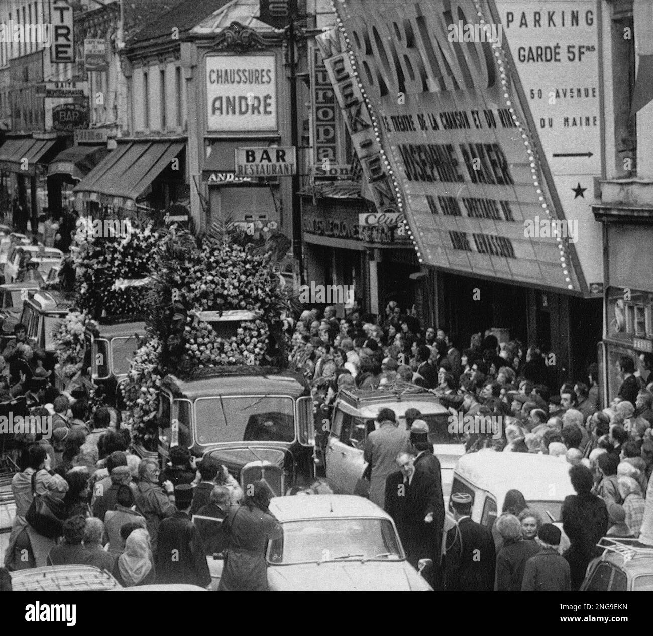 The funeral procession for entertainer Josephine Baker passes in front ...