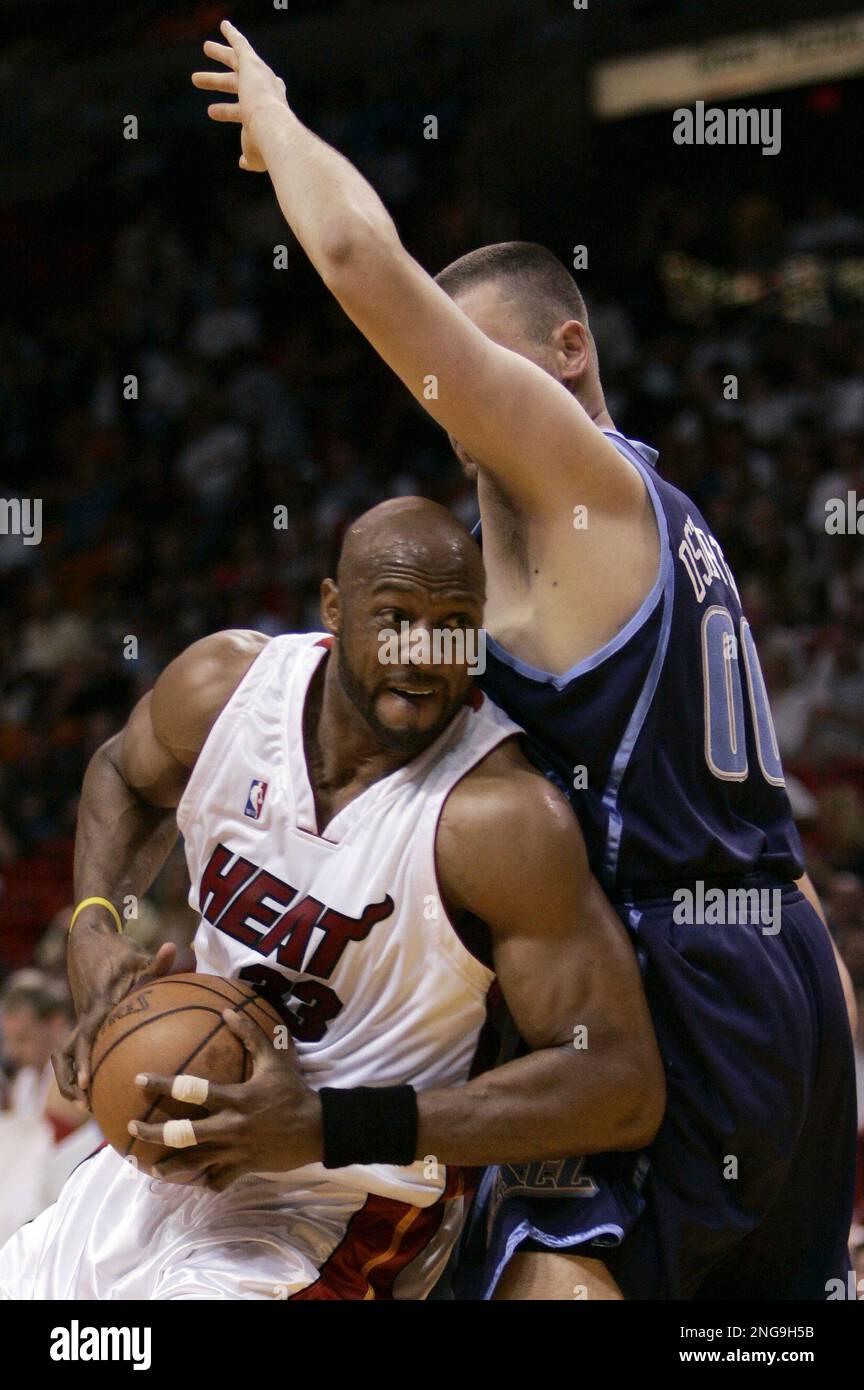 Miami Heat S Alonzo Mourning Left Drives Around Utah Jazz S Greg