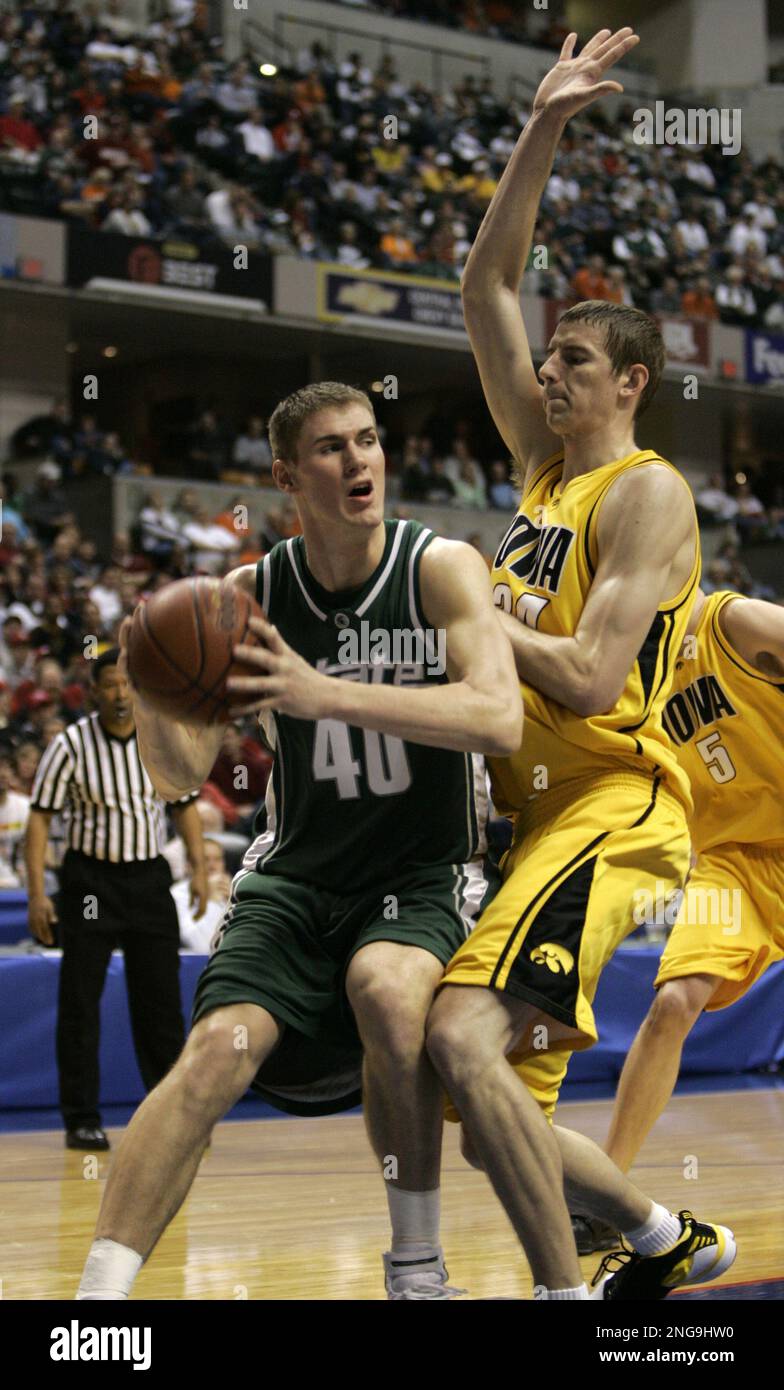 Michigan State center Paul Davis (40) drives against Iowa center Erek ...
