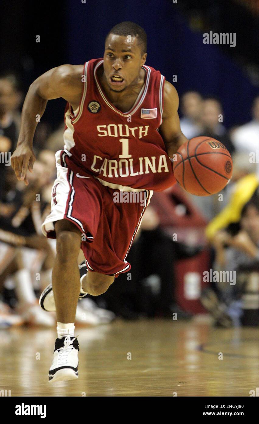 South Carolina's Tre' Kelley drives down court during the second half ...