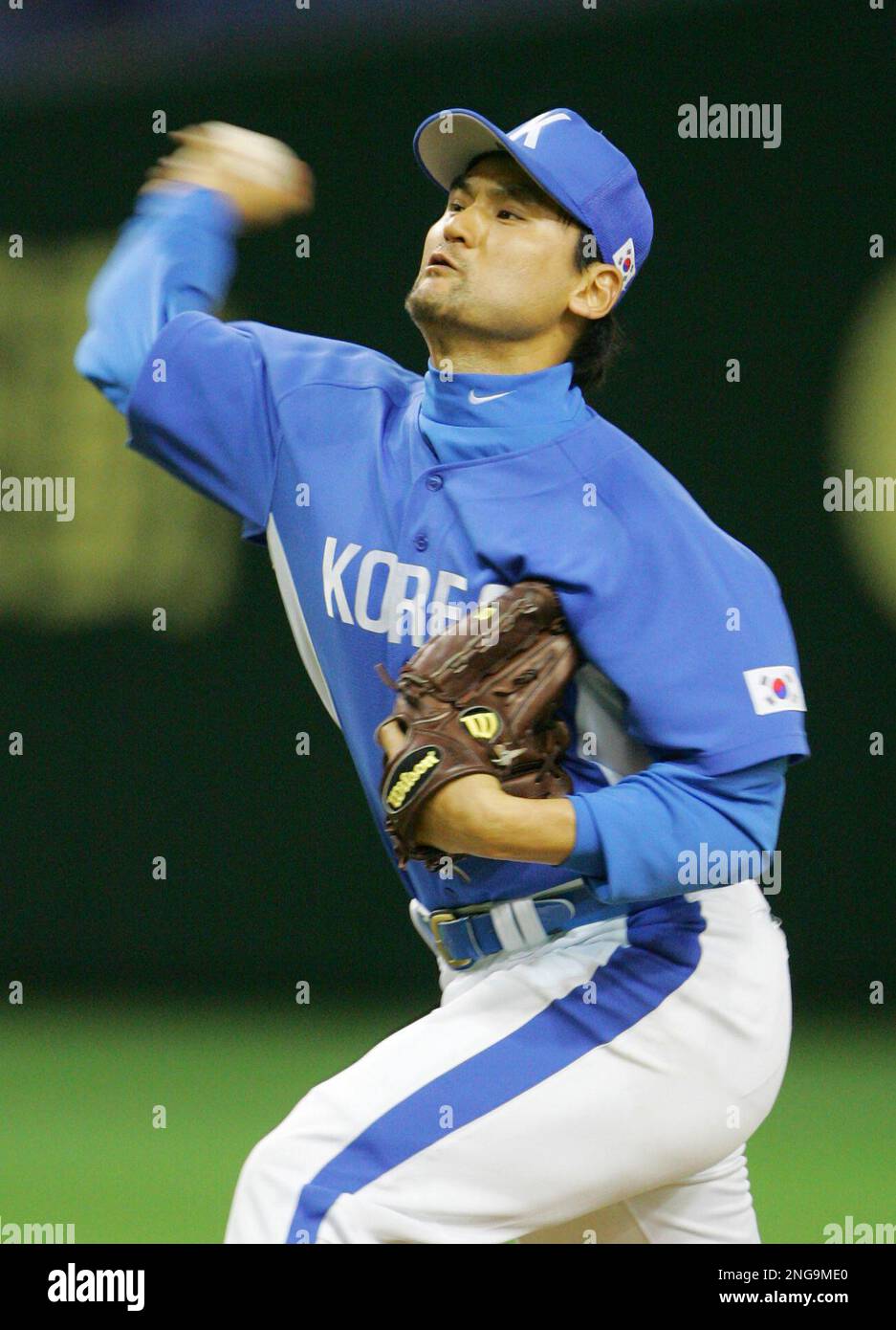 South Korea's Park Chan-ho of the San Diego Padres delivers a pitch ...