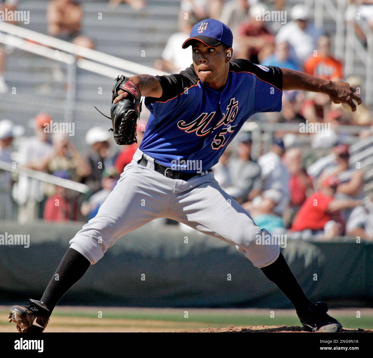 New York Mets left-handed relief pitcher Juan Perez sets to deliver ...