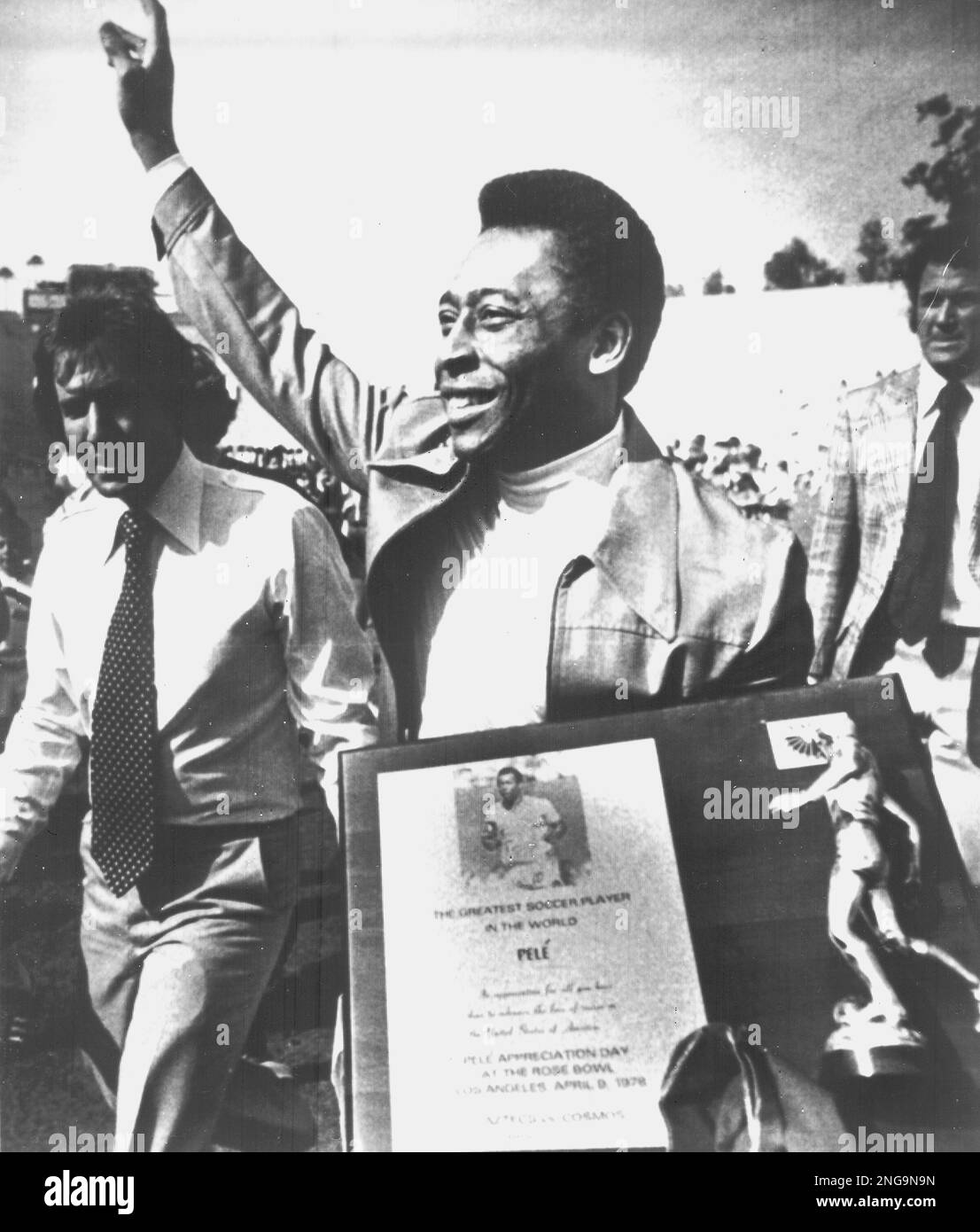 Brazilian soccer star Pele waves to the crowd after receiving an award ...