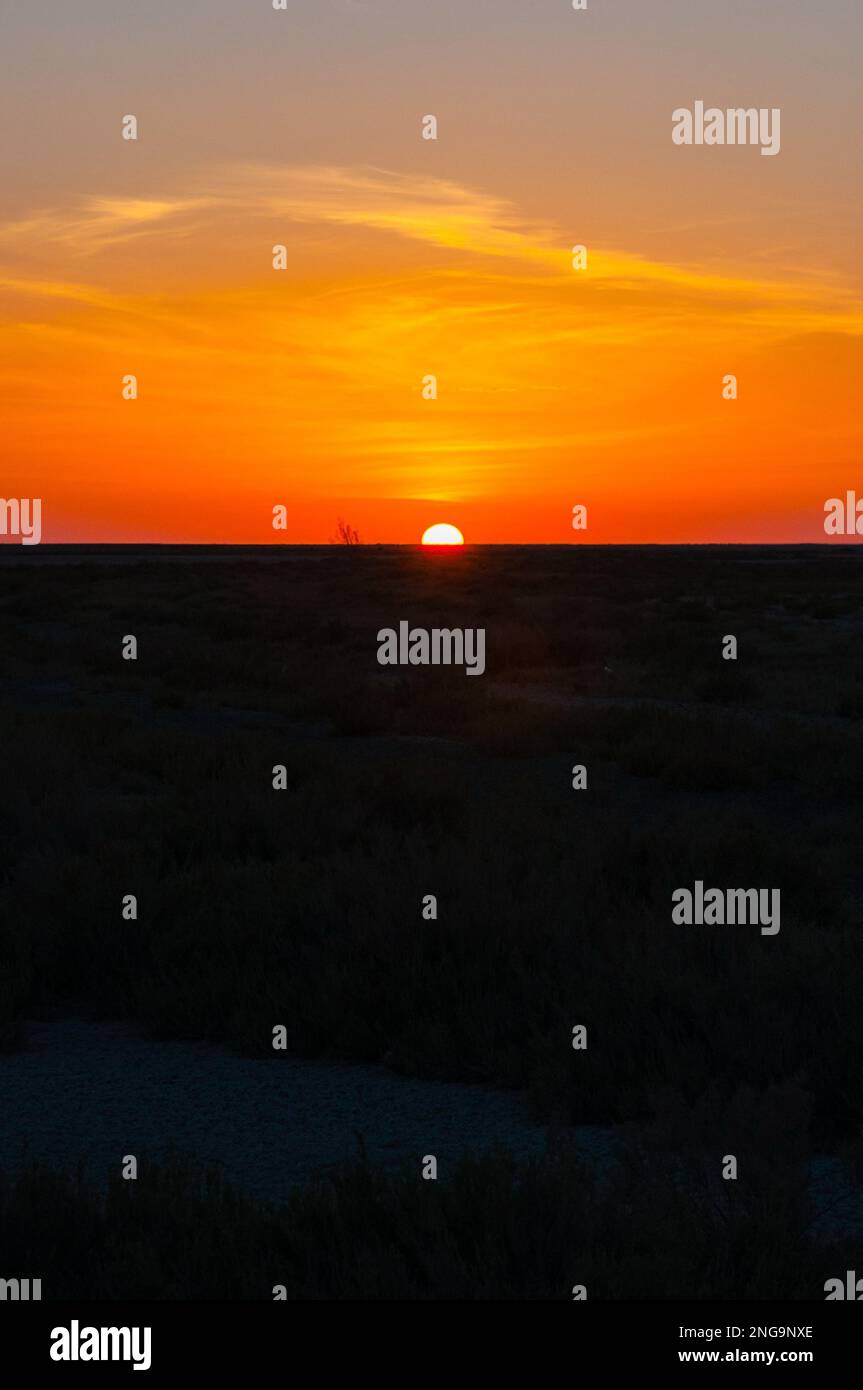Sunset tunisia salt flats hi-res stock photography and images - Alamy