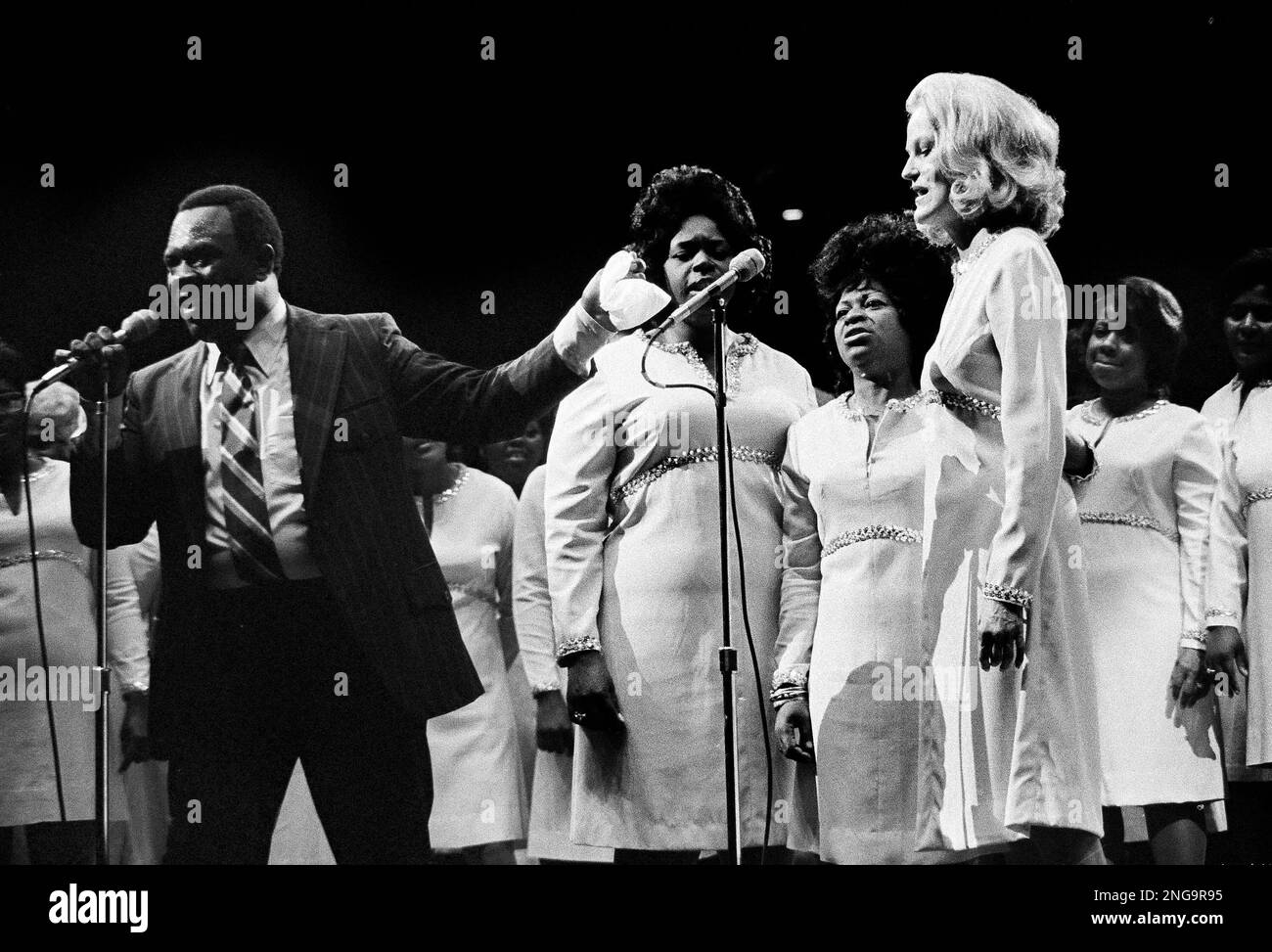 Tobacco heiress, Doris Duke, right, sings with Rev. Lawrence Roberts ...