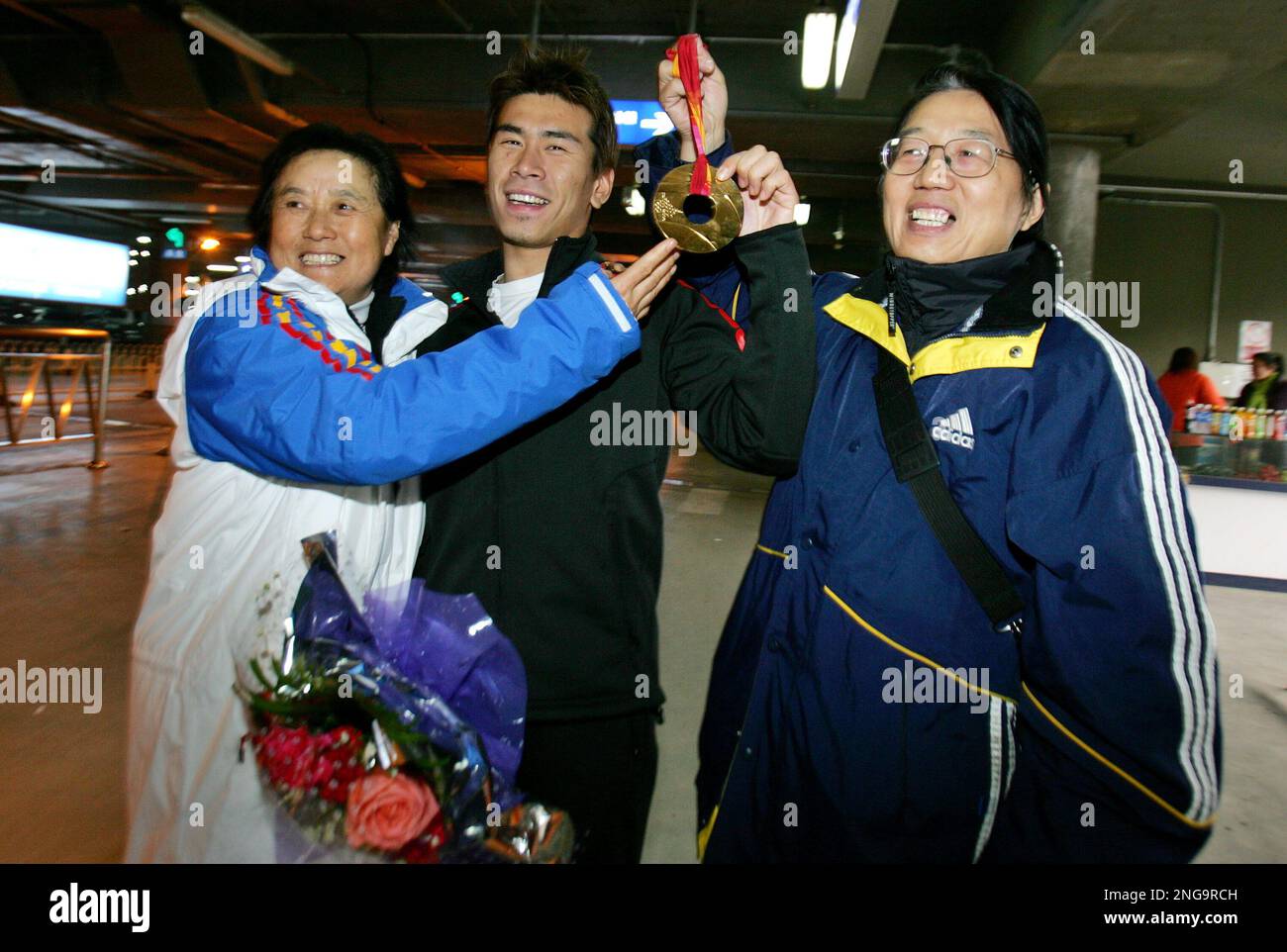 China's Xiaopeng Han, center, flashes his Olympic gold medal in Men's ...