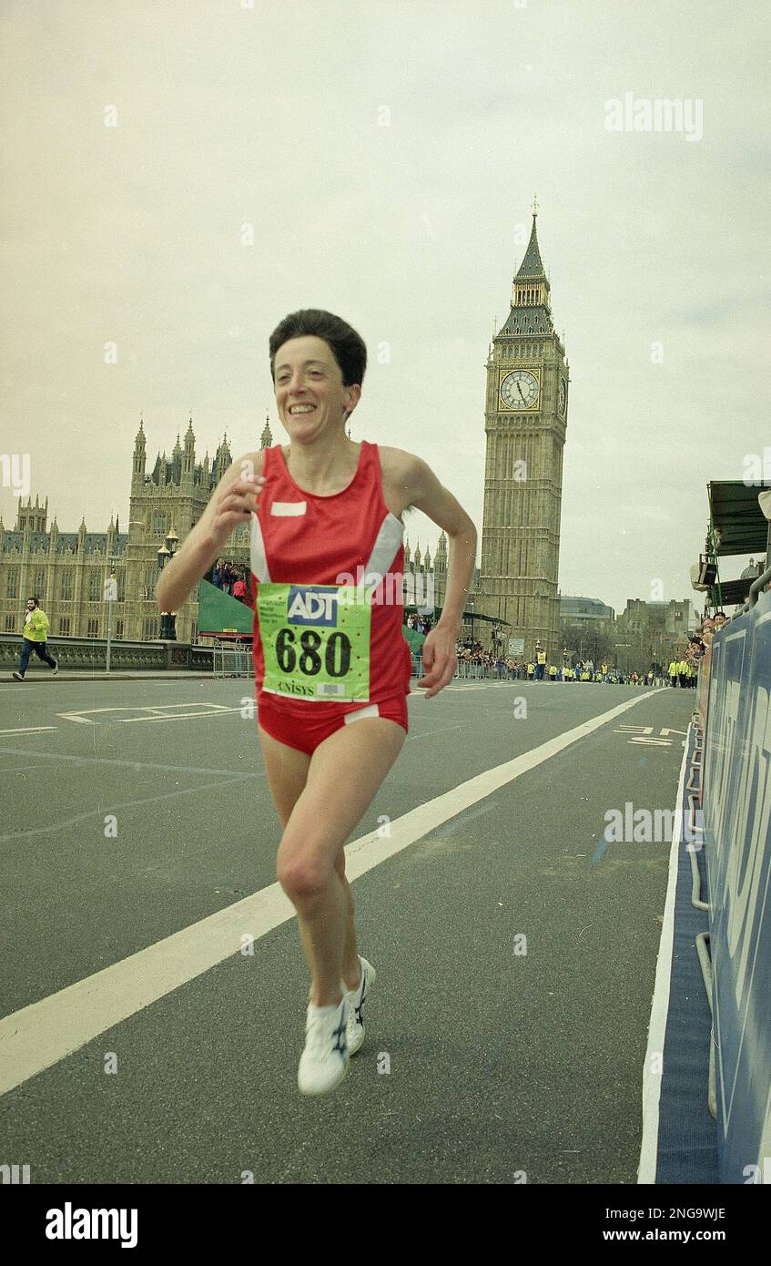 Rosa Mota smiles broadly as she passes Big Ben on her last hundred ...