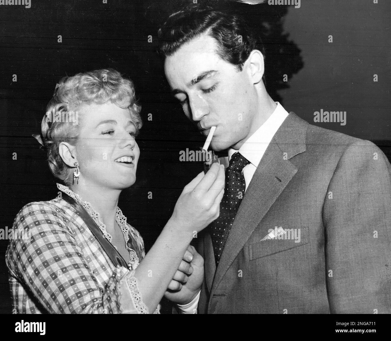 U.S. actress Shelley Winters lights a cigarette for Italian actor ...