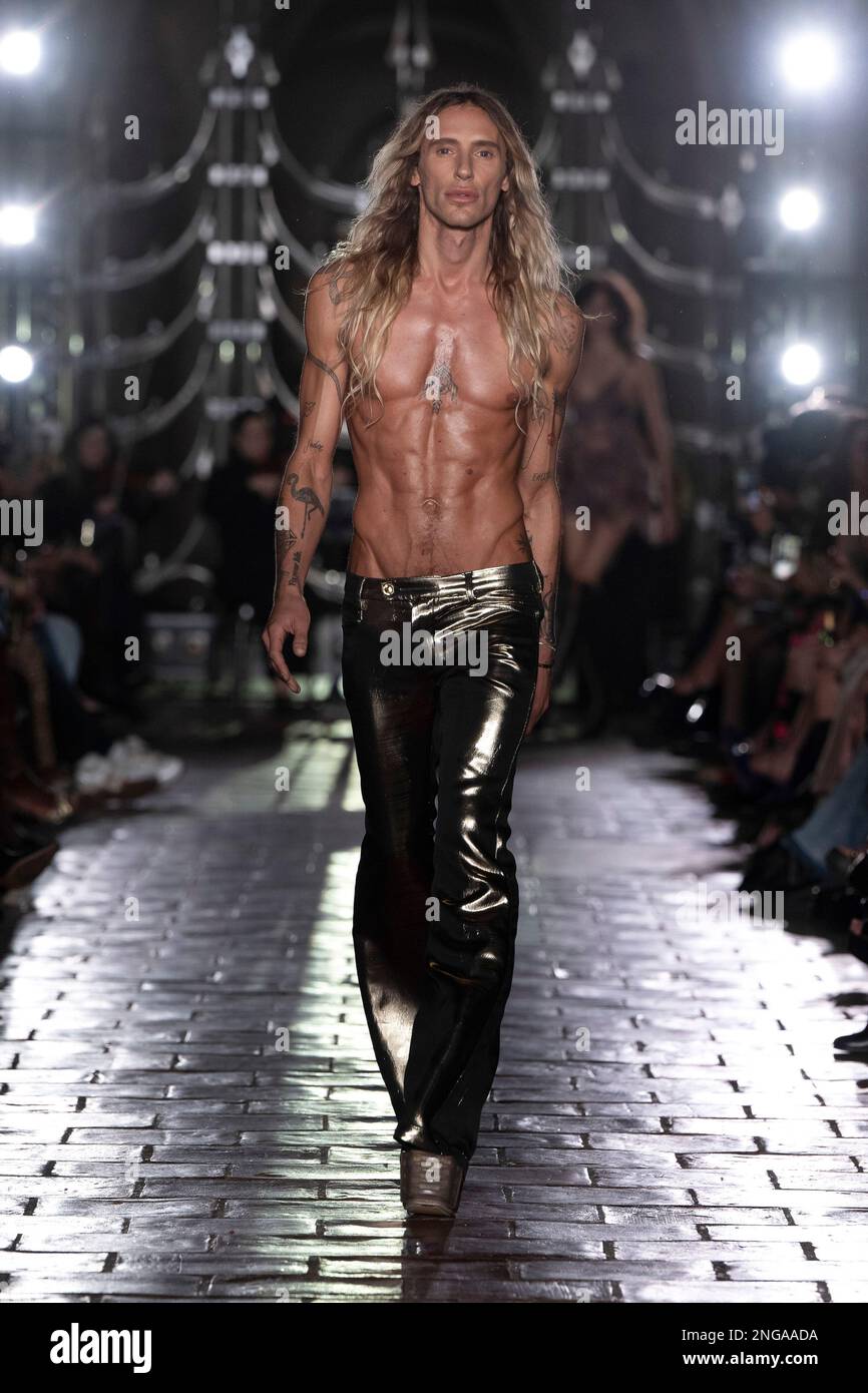 London, UK. 17th Feb, 2023. Models on the runway at the Annies Ibiza ...