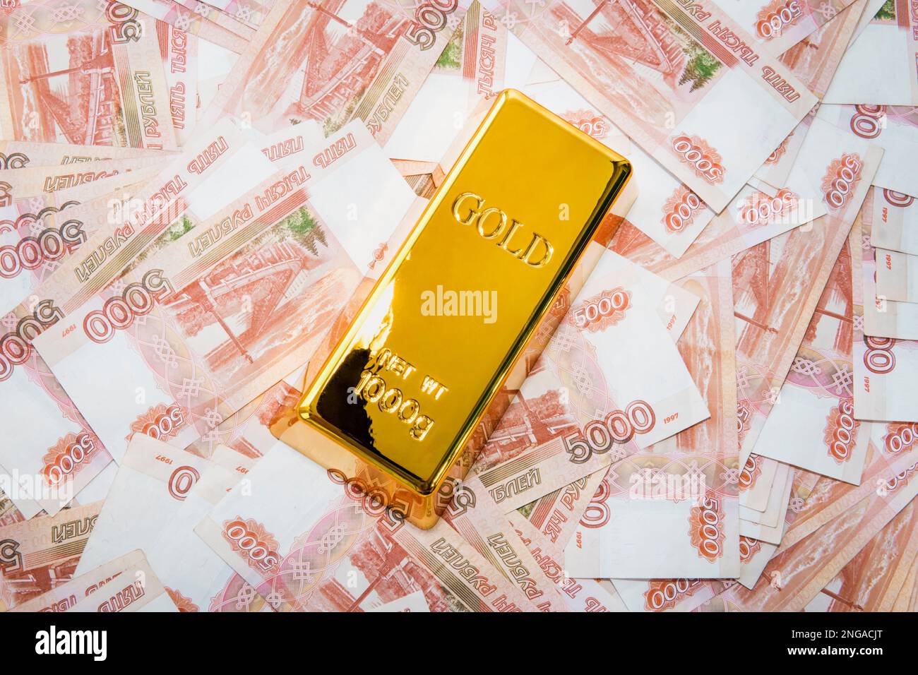 A kilogram gold bar is on the banknotes of 5000 rubles. Russian ruble ...